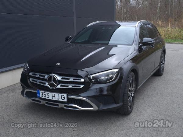 Black Mercedes-Benz E-Class 2022 in Tallinn, with an engine capacity of 2.00 L and mileage of 57 thousand km for 47120 €, photo 3 on AUTOMOTO.COM.LV