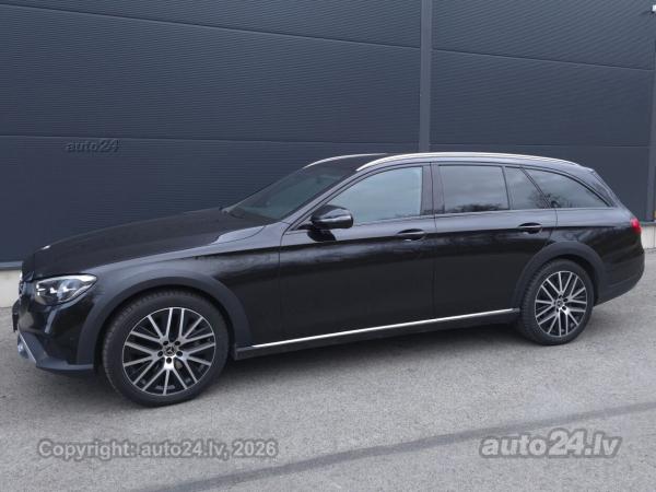 Black Mercedes-Benz E-Class 2022 in Tallinn, with an engine capacity of 2.00 L and mileage of 57 thousand km for 47120 €, photo 5 on AUTOMOTO.COM.LV
