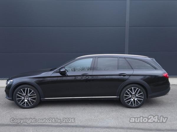 Black Mercedes-Benz E-Class 2022 in Tallinn, with an engine capacity of 2.00 L and mileage of 57 thousand km for 47120 €, photo 6 on AUTOMOTO.COM.LV