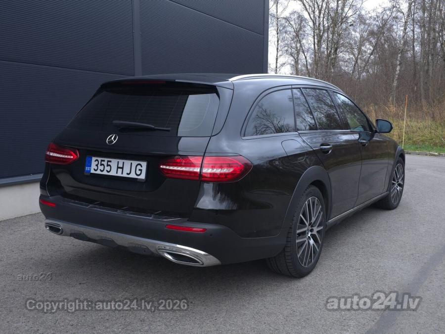 Black Mercedes-Benz E-Class 2022 in Tallinn, with an engine capacity of 2.00 L and mileage of 57 thousand km for 47120 €, photo 9 on AUTOMOTO.COM.LV