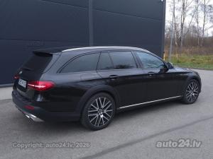 Black Mercedes-Benz E-Class 2022 in Tallinn, with an engine capacity of 2.00 L and mileage of 57 thousand km for 47120 €, photo 10 on AUTOMOTO.COM.LV