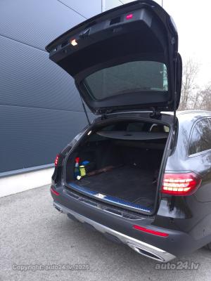 Black Mercedes-Benz E-Class 2022 in Tallinn, with an engine capacity of 2.00 L and mileage of 57 thousand km for 47120 €, photo 17 on AUTOMOTO.COM.LV