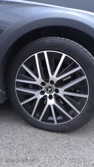 Black Mercedes-Benz E-Class 2022 in Tallinn, with an engine capacity of 2.00 L and mileage of 57 thousand km for 47120 €, photo 18 on AUTOMOTO.COM.LV