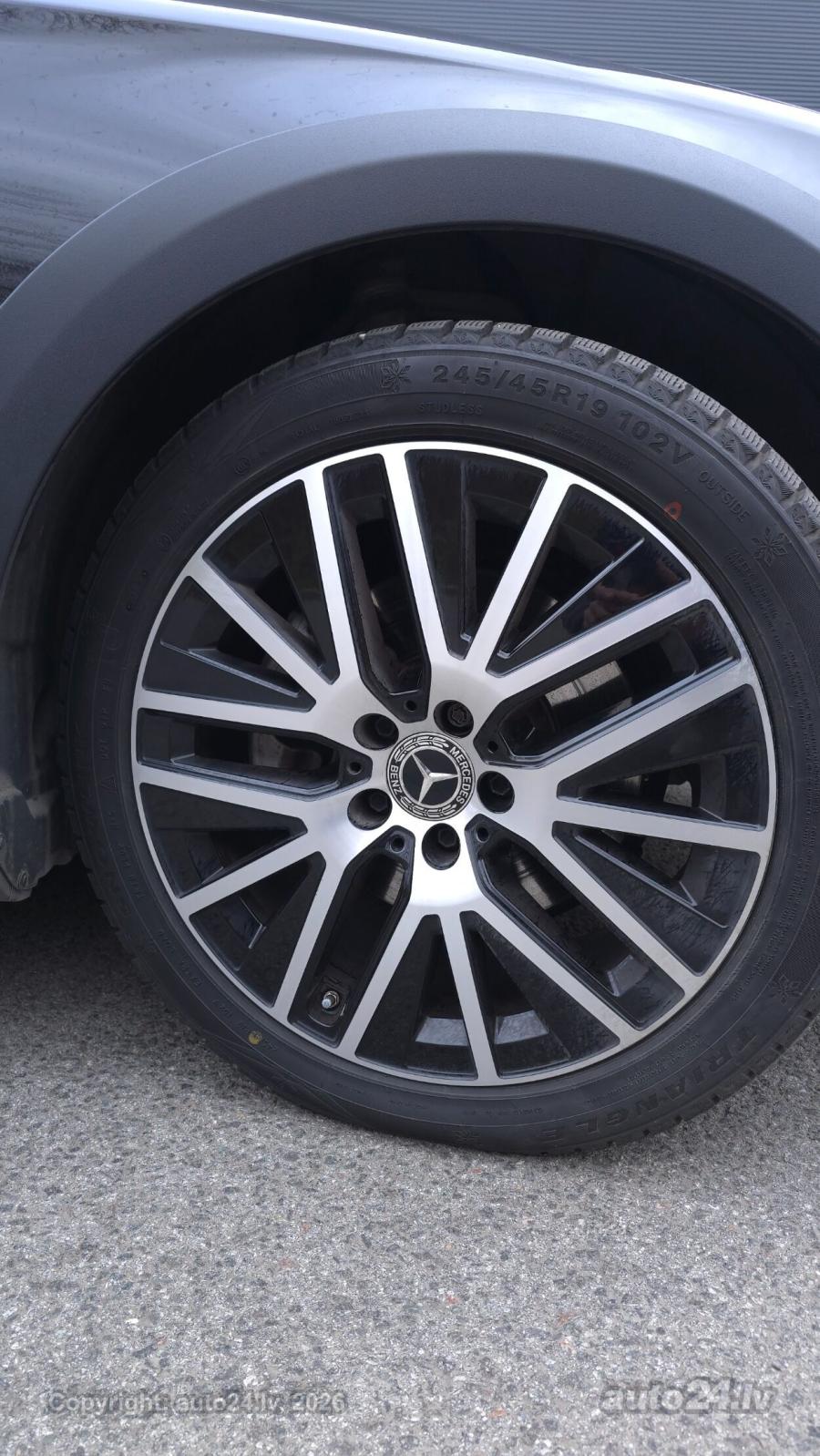 Black Mercedes-Benz E-Class 2022 in Tallinn, with an engine capacity of 2.00 L and mileage of 57 thousand km for 47120 €, photo 18 on AUTOMOTO.COM.LV