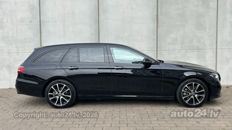 Melns Mercedes-Benz E-Class 2023 Tallina, ar dzinēja tilpumu 2.00 L un nobraukumu 77 tūkst. km par 34900 €, foto 4 vietnē AUTOMOTO.COM.LV