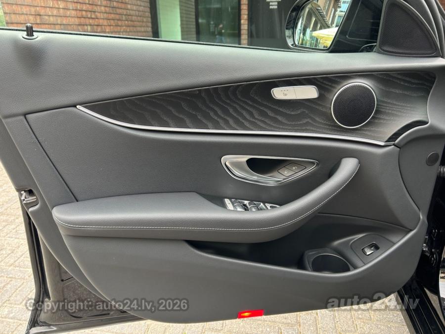 Melns Mercedes-Benz E-Class 2023 Tallina, ar dzinēja tilpumu 2.00 L un nobraukumu 77 tūkst. km par 34900 €, foto 17 vietnē AUTOMOTO.COM.LV
