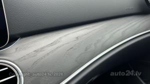 Melns Mercedes-Benz E-Class 2023 Tallina, ar dzinēja tilpumu 2.00 L un nobraukumu 77 tūkst. km par 34900 €, foto 25 vietnē AUTOMOTO.COM.LV