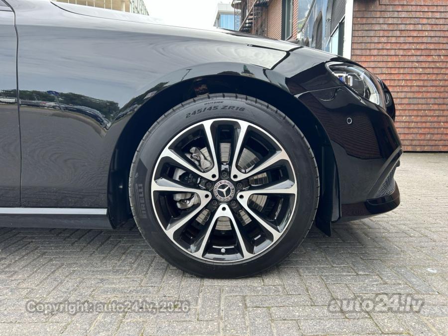 Melns Mercedes-Benz E-Class 2023 Tallina, ar dzinēja tilpumu 2.00 L un nobraukumu 77 tūkst. km par 34900 €, foto 30 vietnē AUTOMOTO.COM.LV
