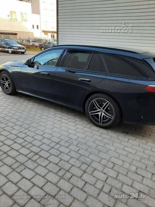 Black Mercedes-Benz E-Class 2025 in Tallinn, with an engine capacity of 2.00 L and mileage of 10 thousand km for 73900 €, photo 5 on AUTOMOTO.COM.LV