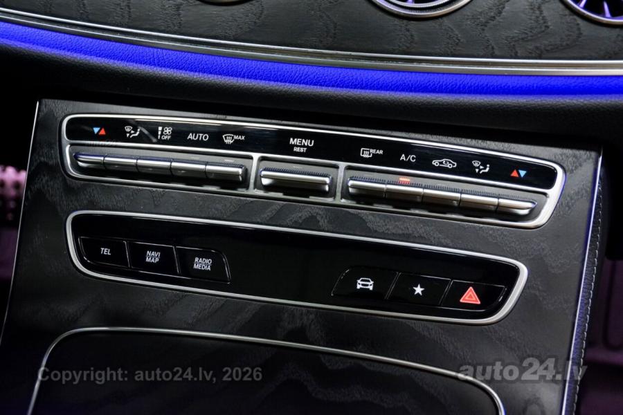 Zils Mercedes-Benz E-Class 2020 Tallina, ar dzinēja tilpumu 2.00 L un nobraukumu 85 tūkst. km par 39700 €, foto 16 vietnē AUTOMOTO.COM.LV