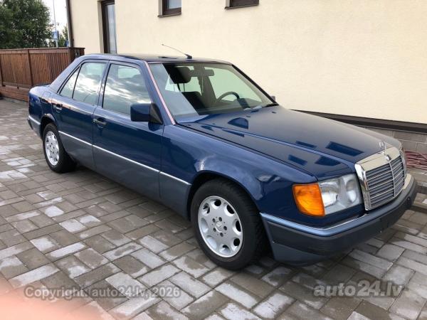 Blue Mercedes-Benz E-Class 1991 in Tallinn, with an engine capacity of 2.00 L and mileage of 18 thousand km for 9999 €, photo 1 on AUTOMOTO.COM.LV