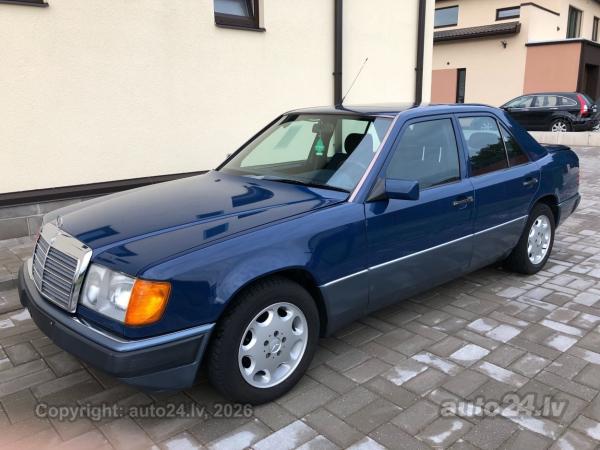 Blue Mercedes-Benz E-Class 1991 in Tallinn, with an engine capacity of 2.00 L and mileage of 18 thousand km for 9999 €, photo 2 on AUTOMOTO.COM.LV