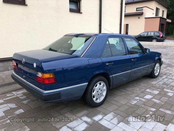 Blue Mercedes-Benz E-Class 1991 in Tallinn, with an engine capacity of 2.00 L and mileage of 18 thousand km for 9999 €, photo 3 on AUTOMOTO.COM.LV