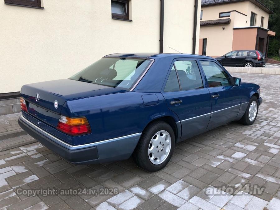 Zils Mercedes-Benz E-Class 1991 Tallina, ar dzinēja tilpumu 2.00 L un nobraukumu 18 tūkst. km par 9999 €, foto 3 vietnē AUTOMOTO.COM.LV