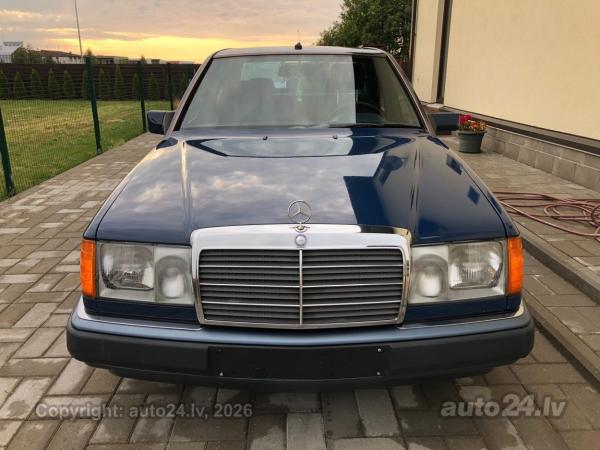Blue Mercedes-Benz E-Class 1991 in Tallinn, with an engine capacity of 2.00 L and mileage of 18 thousand km for 9999 €, photo 5 on AUTOMOTO.COM.LV