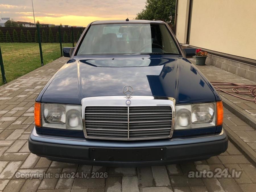 Zils Mercedes-Benz E-Class 1991 Tallina, ar dzinēja tilpumu 2.00 L un nobraukumu 18 tūkst. km par 9999 €, foto 5 vietnē AUTOMOTO.COM.LV