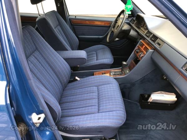 Blue Mercedes-Benz E-Class 1991 in Tallinn, with an engine capacity of 2.00 L and mileage of 18 thousand km for 9999 €, photo 8 on AUTOMOTO.COM.LV