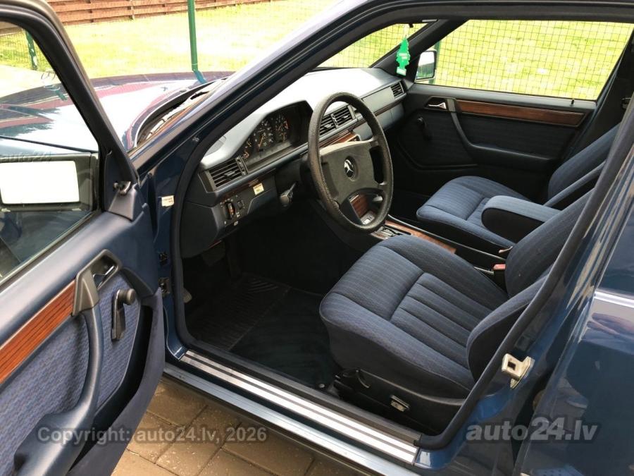 Zils Mercedes-Benz E-Class 1991 Tallina, ar dzinēja tilpumu 2.00 L un nobraukumu 18 tūkst. km par 9999 €, foto 9 vietnē AUTOMOTO.COM.LV