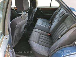 Zils Mercedes-Benz E-Class 1991 Tallina, ar dzinēja tilpumu 2.00 L un nobraukumu 18 tūkst. km par 9999 €, foto 11 vietnē AUTOMOTO.COM.LV