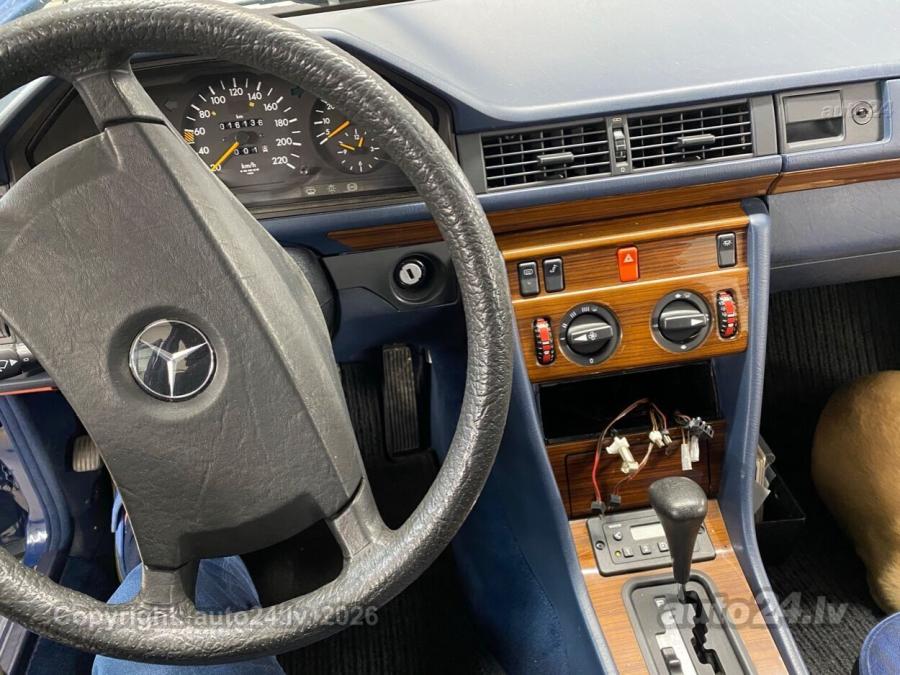 Zils Mercedes-Benz E-Class 1991 Tallina, ar dzinēja tilpumu 2.00 L un nobraukumu 18 tūkst. km par 9999 €, foto 27 vietnē AUTOMOTO.COM.LV