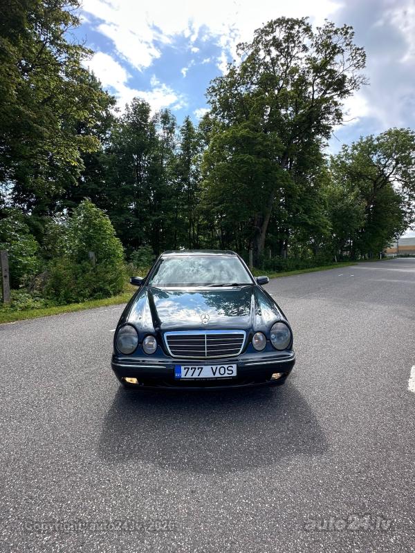 Zils Mercedes-Benz E-Class 2000 Tallina, ar dzinēja tilpumu 3.20 L un nobraukumu 370 tūkst. km par 4999 €, foto 3 vietnē AUTOMOTO.COM.LV