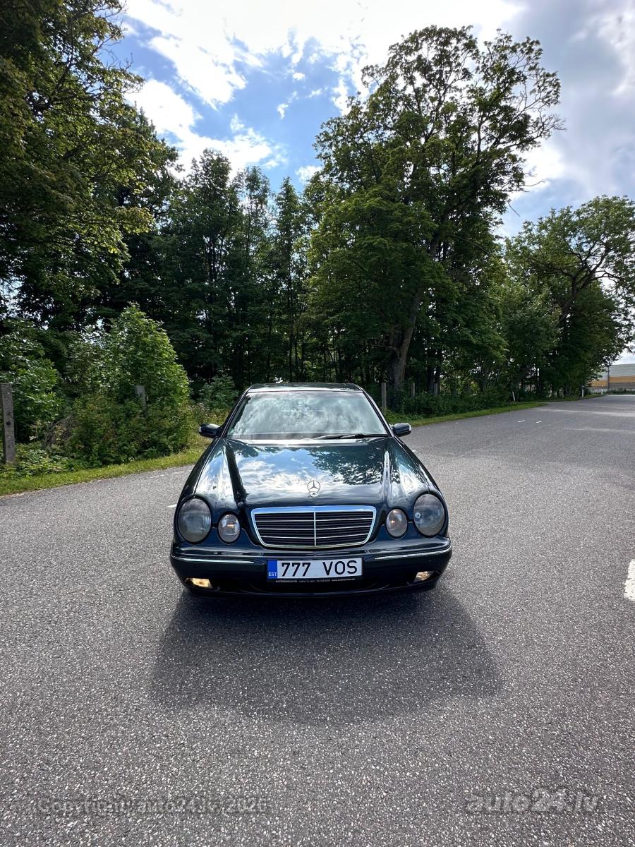 Zils Mercedes-Benz E-Class 2000 Tallina, ar dzinēja tilpumu 3.20 L un nobraukumu 370 tūkst. km par 4999 €, foto 4 vietnē AUTOMOTO.COM.LV