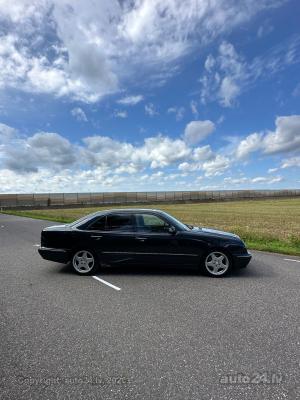 Zils Mercedes-Benz E-Class 2000 Tallina, ar dzinēja tilpumu 3.20 L un nobraukumu 370 tūkst. km par 4999 €, foto 6 vietnē AUTOMOTO.COM.LV