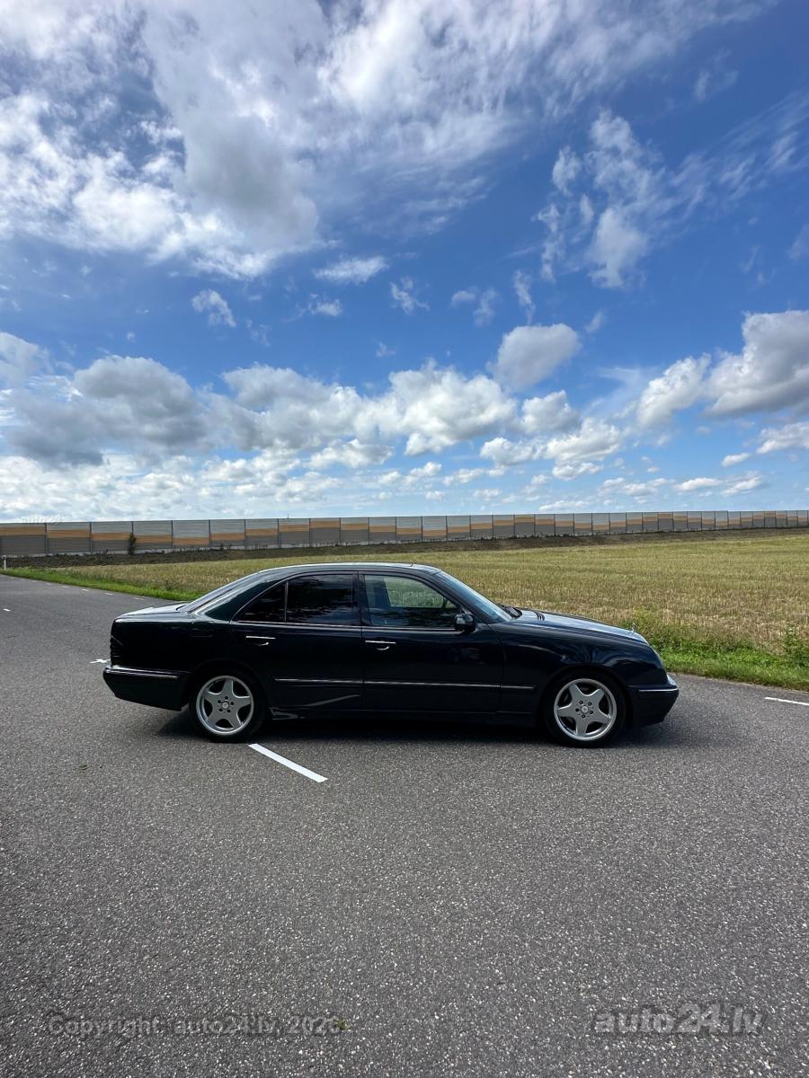 Zils Mercedes-Benz E-Class 2000 Tallina, ar dzinēja tilpumu 3.20 L un nobraukumu 370 tūkst. km par 4999 €, foto 6 vietnē AUTOMOTO.COM.LV