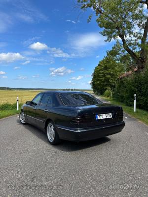 Zils Mercedes-Benz E-Class 2000 Tallina, ar dzinēja tilpumu 3.20 L un nobraukumu 370 tūkst. km par 4999 €, foto 7 vietnē AUTOMOTO.COM.LV