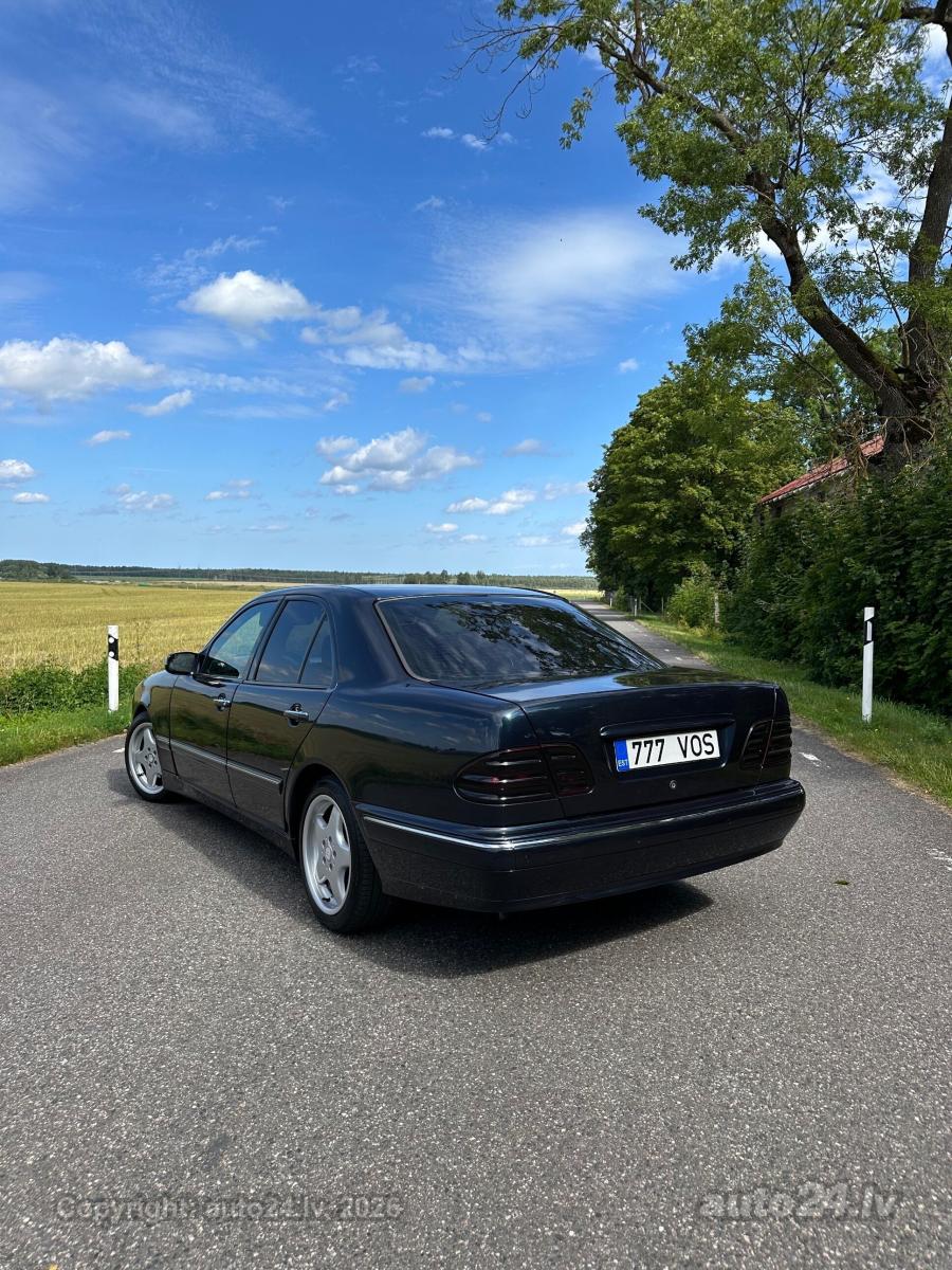 Zils Mercedes-Benz E-Class 2000 Tallina, ar dzinēja tilpumu 3.20 L un nobraukumu 370 tūkst. km par 4999 €, foto 7 vietnē AUTOMOTO.COM.LV