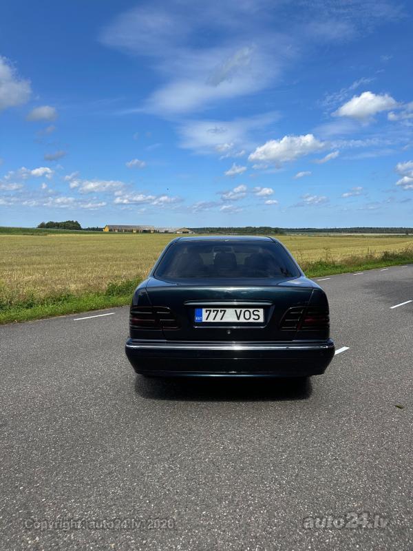 Zils Mercedes-Benz E-Class 2000 Tallina, ar dzinēja tilpumu 3.20 L un nobraukumu 370 tūkst. km par 4999 €, foto 7 vietnē AUTOMOTO.COM.LV