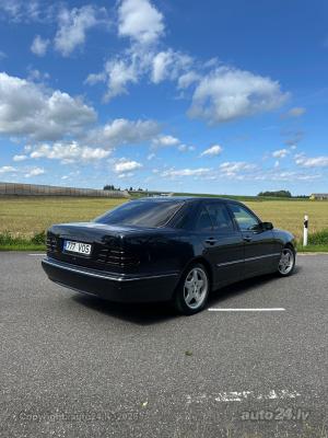 Zils Mercedes-Benz E-Class 2000 Tallina, ar dzinēja tilpumu 3.20 L un nobraukumu 370 tūkst. km par 4999 €, foto 9 vietnē AUTOMOTO.COM.LV