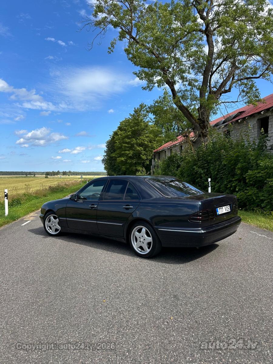 Zils Mercedes-Benz E-Class 2000 Tallina, ar dzinēja tilpumu 3.20 L un nobraukumu 370 tūkst. km par 4999 €, foto 10 vietnē AUTOMOTO.COM.LV