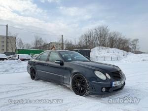 Blue Mercedes-Benz E-Class 2002 in Tallinn, with an engine capacity of 2.70 L and mileage of 354 thousand km for 2999 €, photo 2 on AUTOMOTO.COM.LV