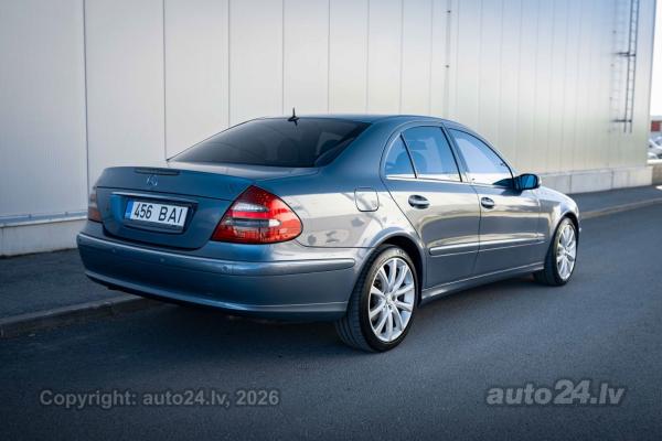 Zils Mercedes-Benz E-Class 2004 Tallina, ar dzinēja tilpumu 3.20 L un nobraukumu 360 tūkst. km par 3200 €, foto 4 vietnē AUTOMOTO.COM.LV