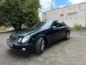 Zils Mercedes-Benz E-Class 2004 Tallina, ar dzinēja tilpumu 3.20 L un nobraukumu 438 tūkst. km par 3200 €, foto  vietnē AUTOMOTO.COM.LV