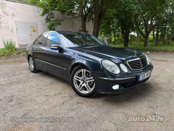 Zils Mercedes-Benz E-Class 2004 Tallina, ar dzinēja tilpumu 3.20 L un nobraukumu 438 tūkst. km par 3200 €, foto 2 vietnē AUTOMOTO.COM.LV