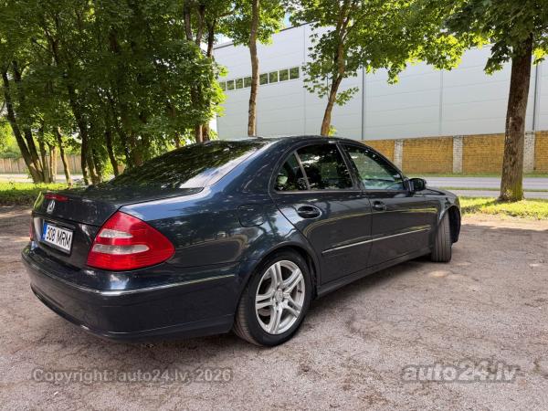 Zils Mercedes-Benz E-Class 2004 Tallina, ar dzinēja tilpumu 3.20 L un nobraukumu 438 tūkst. km par 3200 €, foto 4 vietnē AUTOMOTO.COM.LV