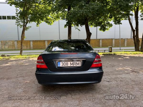 Zils Mercedes-Benz E-Class 2004 Tallina, ar dzinēja tilpumu 3.20 L un nobraukumu 438 tūkst. km par 3200 €, foto 6 vietnē AUTOMOTO.COM.LV