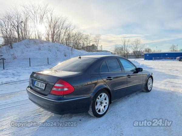 Zils Mercedes-Benz E-Class 2005 Tallina, ar dzinēja tilpumu 3.20 L un nobraukumu 308 tūkst. km par 2499 €, foto 4 vietnē AUTOMOTO.COM.LV