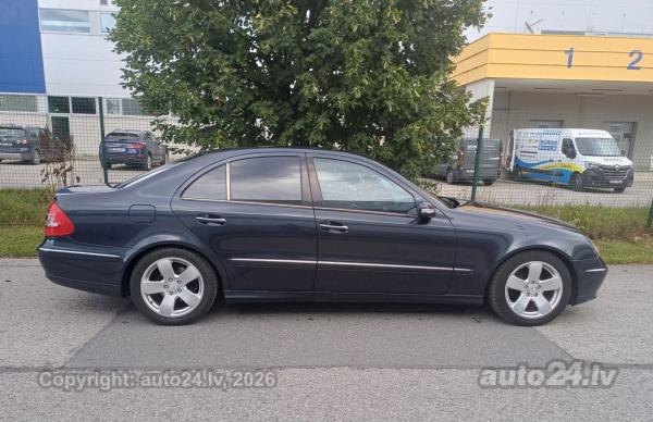 Blue Mercedes-Benz E-Class 2005 in Tallinn, with an engine capacity of 3.20 L and mileage of 360 thousand km for 4250 €, photo 3 on AUTOMOTO.COM.LV