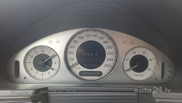 Blue Mercedes-Benz E-Class 2005 in Tallinn, with an engine capacity of 3.20 L and mileage of 360 thousand km for 4250 €, photo 10 on AUTOMOTO.COM.LV