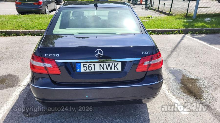 Zils Mercedes-Benz E-Class 2009 Tallina, ar dzinēja tilpumu 2.10 L un nobraukumu 287 tūkst. km par 7000 €, foto 5 vietnē AUTOMOTO.COM.LV
