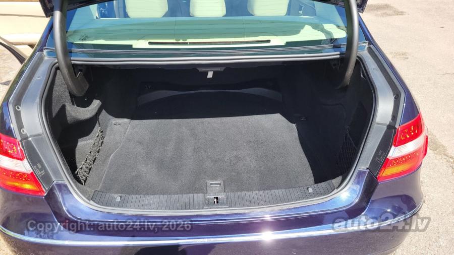 Zils Mercedes-Benz E-Class 2009 Tallina, ar dzinēja tilpumu 2.10 L un nobraukumu 287 tūkst. km par 7000 €, foto 13 vietnē AUTOMOTO.COM.LV