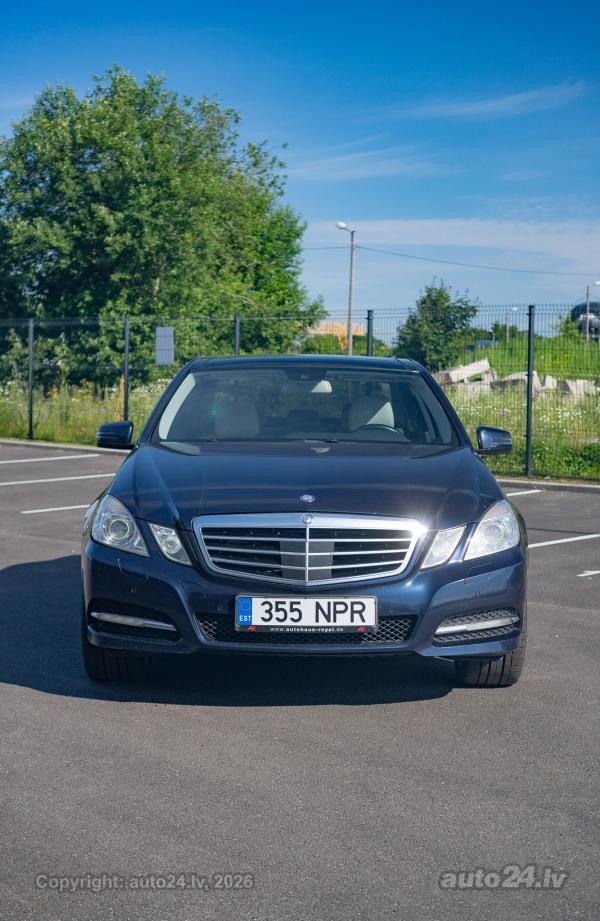 Zils Mercedes-Benz E-Class 2012 Tallina, ar dzinēja tilpumu 3.00 L un nobraukumu 192 tūkst. km par 18000 €, foto 2 vietnē AUTOMOTO.COM.LV