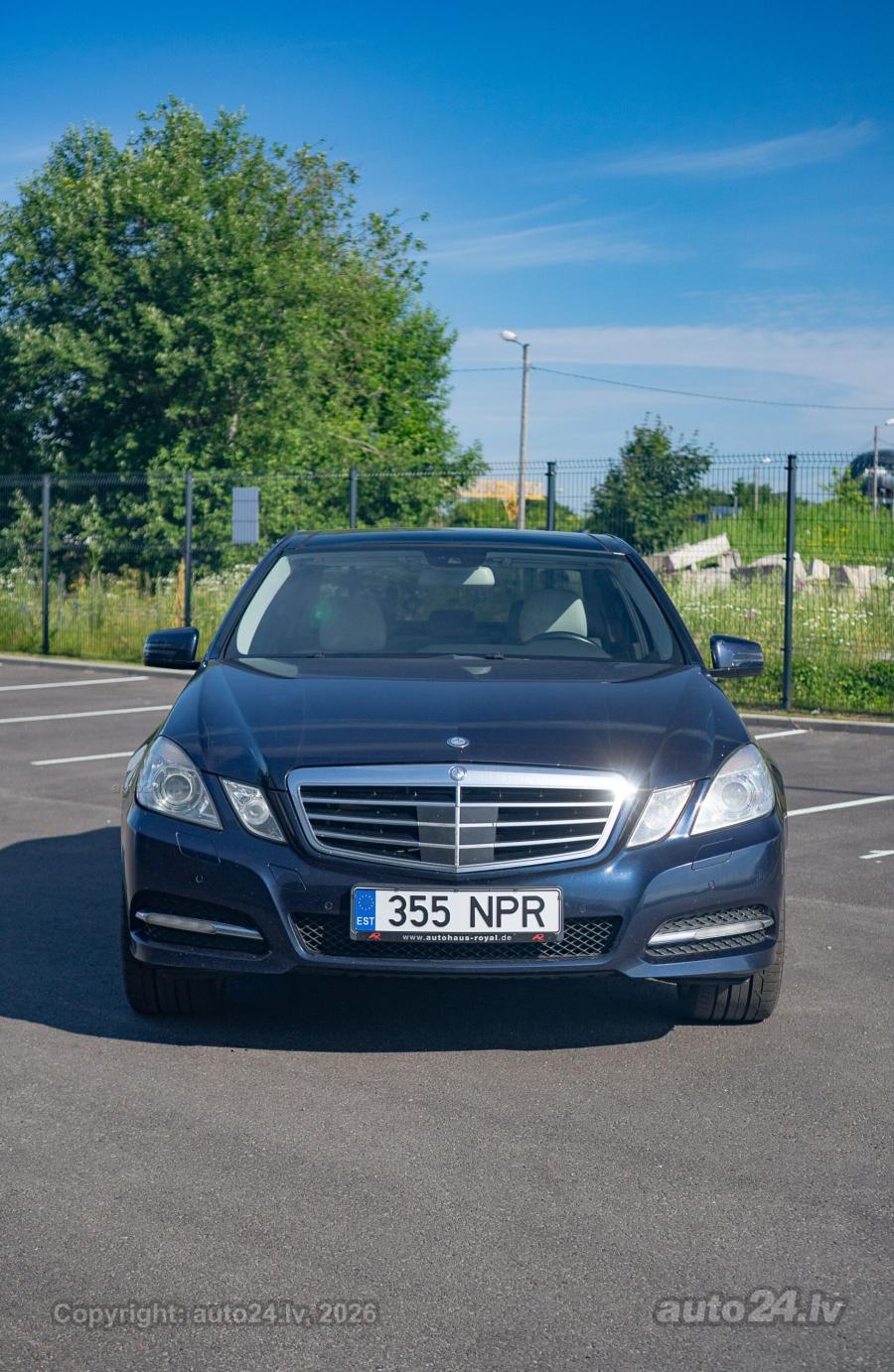 Zils Mercedes-Benz E-Class 2012 Tallina, ar dzinēja tilpumu 3.00 L un nobraukumu 192 tūkst. km par 18000 €, foto 3 vietnē AUTOMOTO.COM.LV