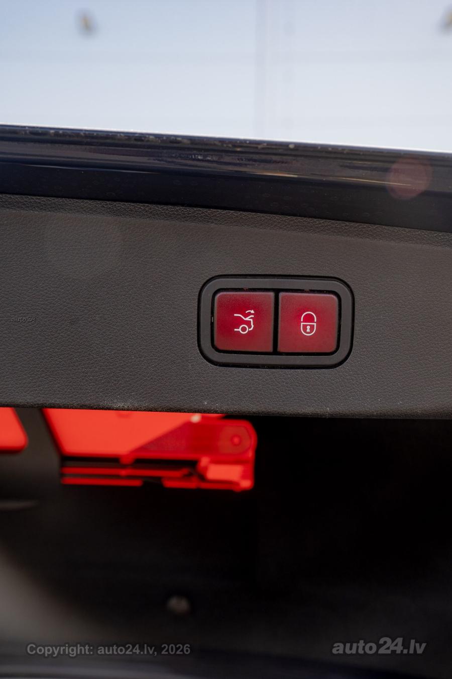 Zils Mercedes-Benz E-Class 2012 Tallina, ar dzinēja tilpumu 3.00 L un nobraukumu 192 tūkst. km par 18000 €, foto 7 vietnē AUTOMOTO.COM.LV