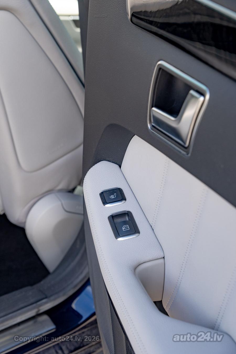 Zils Mercedes-Benz E-Class 2012 Tallina, ar dzinēja tilpumu 3.00 L un nobraukumu 192 tūkst. km par 18000 €, foto 9 vietnē AUTOMOTO.COM.LV