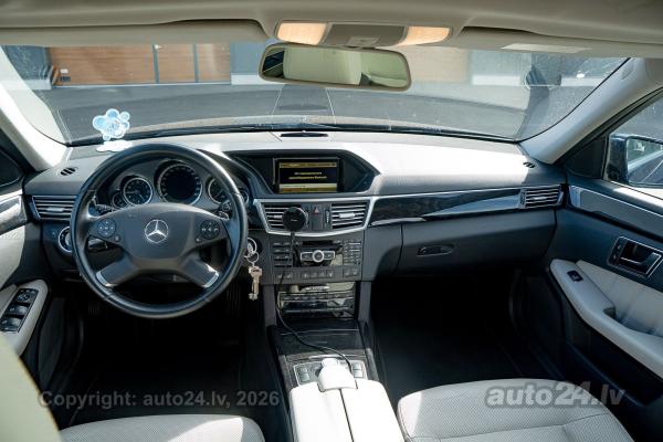 Zils Mercedes-Benz E-Class 2012 Tallina, ar dzinēja tilpumu 3.00 L un nobraukumu 192 tūkst. km par 18000 €, foto 9 vietnē AUTOMOTO.COM.LV