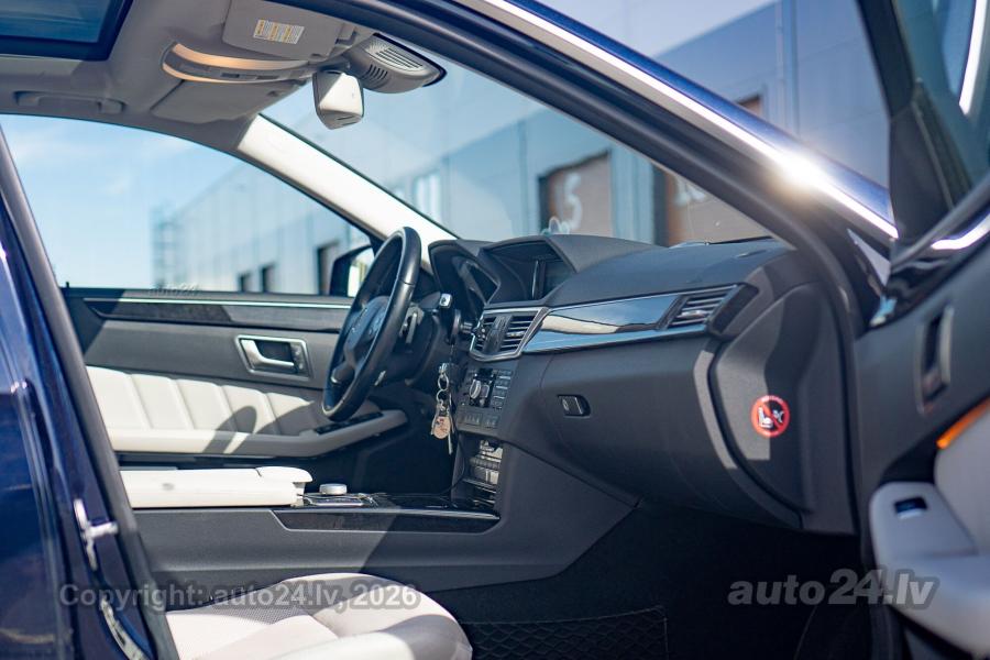 Zils Mercedes-Benz E-Class 2012 Tallina, ar dzinēja tilpumu 3.00 L un nobraukumu 192 tūkst. km par 18000 €, foto 11 vietnē AUTOMOTO.COM.LV